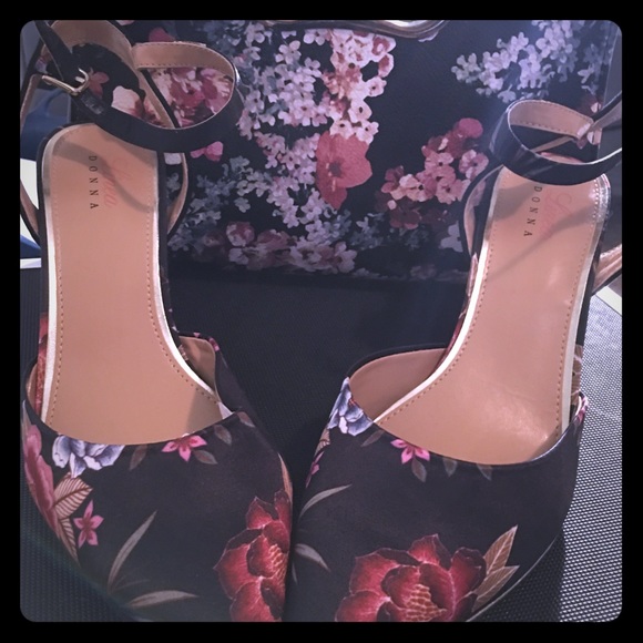 Linea Donna | Shoes | Linea Donna Slingback Pumps With Matching Purse ...